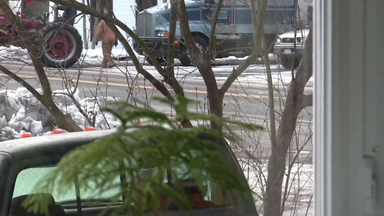 Farmall H pulls 18 wheel tractor trailer - YouTube