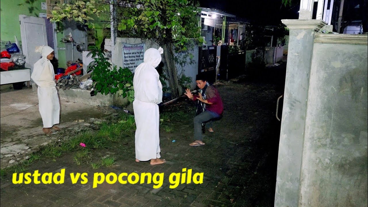 Prank Pocong Vs Ustad Gadungan | Ustad Di Kejar Pocong Gila | Prank Pocong - YouTube