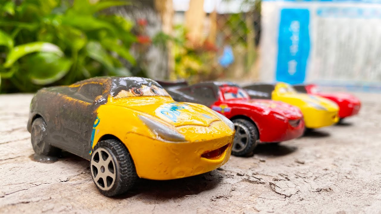 Disney Pixar Cars fall into the water: Lightning McQueen, Frank, Mater ...