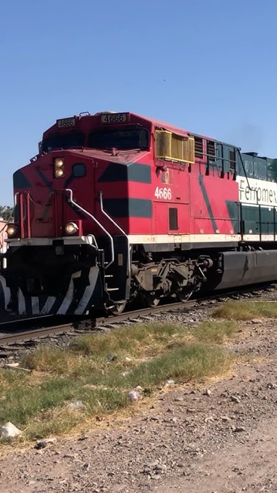 FXE 4666 #train #ferromex #es44ac #railfan #railway #trainsferromex #fxe #intermodaltrain - YouTube