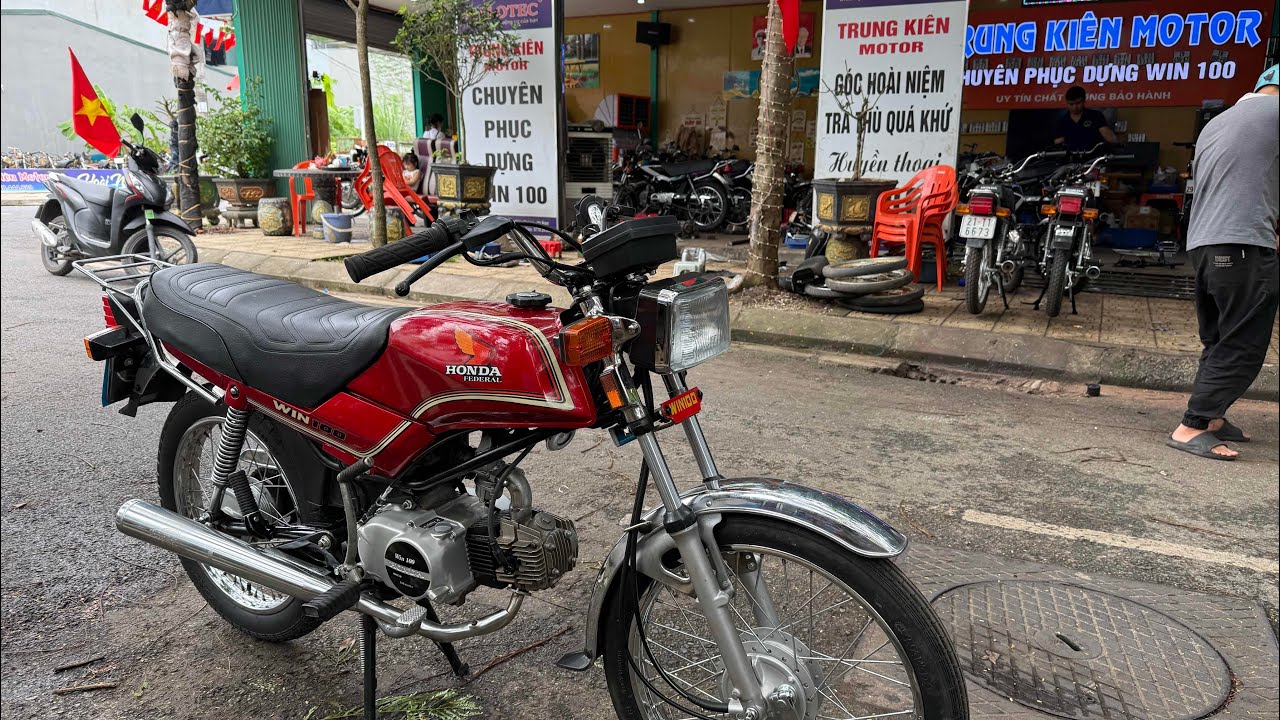 Khách cọc tiền 5tr mua xe win 100 honda nhà em nhưng ko lấy xe nữa ae ...