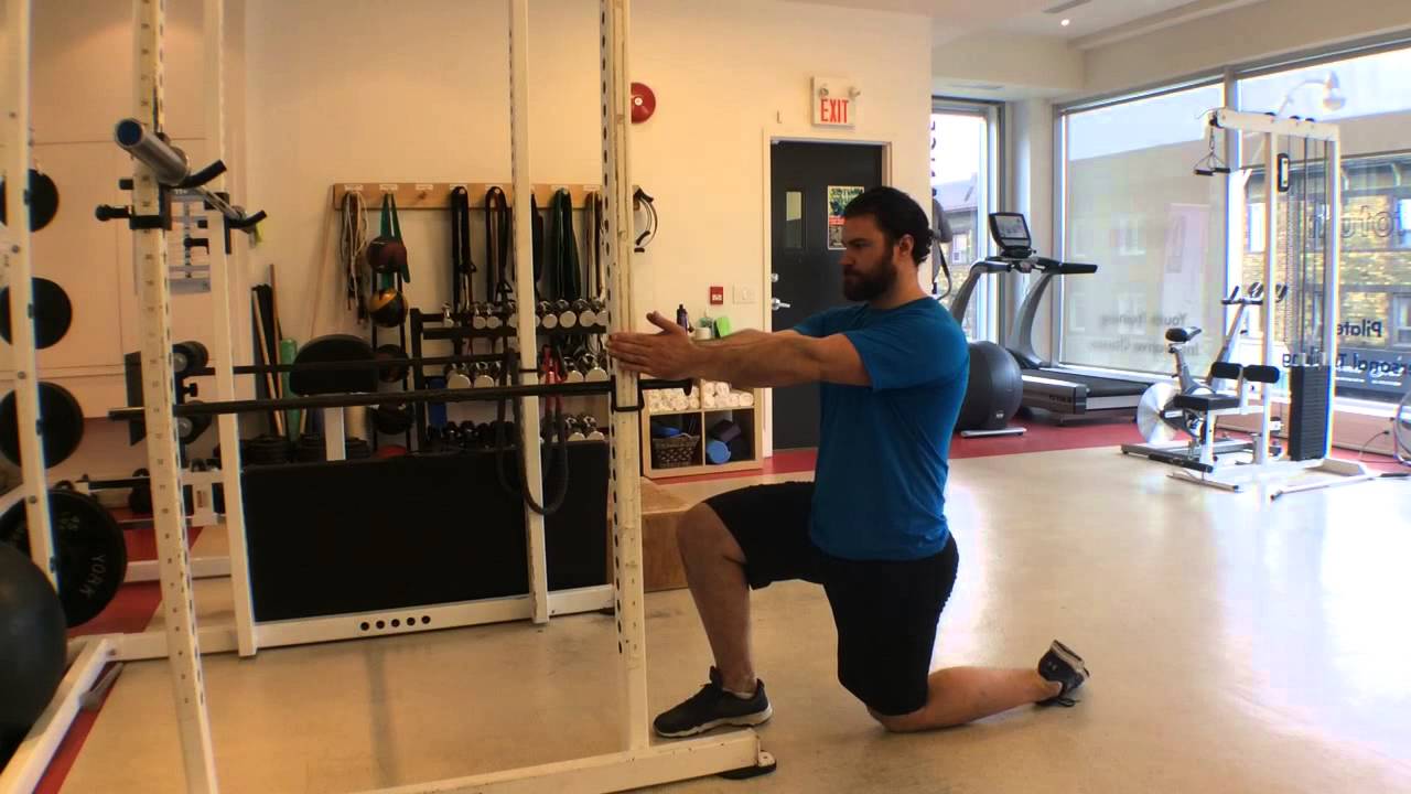 Half-Kneeling Isometric Trunk Rotation - YouTube