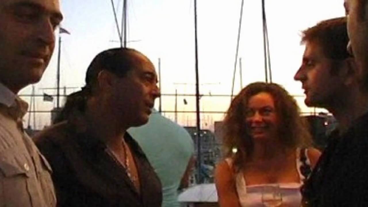 Le géant de papier Gérard Ferrer - YouTube