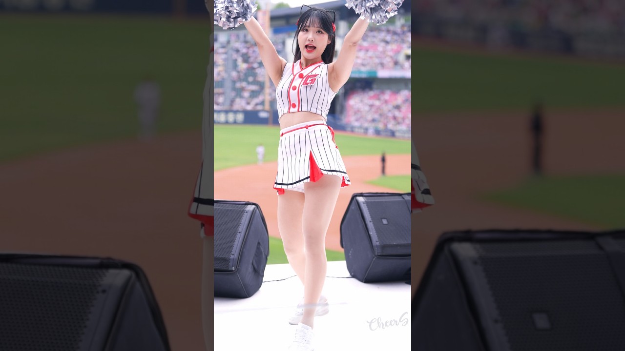 헉 바람이?! 최홍라 치어리더 직캠 Choi Hong-Ra cheerleader 롯데자이언츠 240615 |4K - YouTube