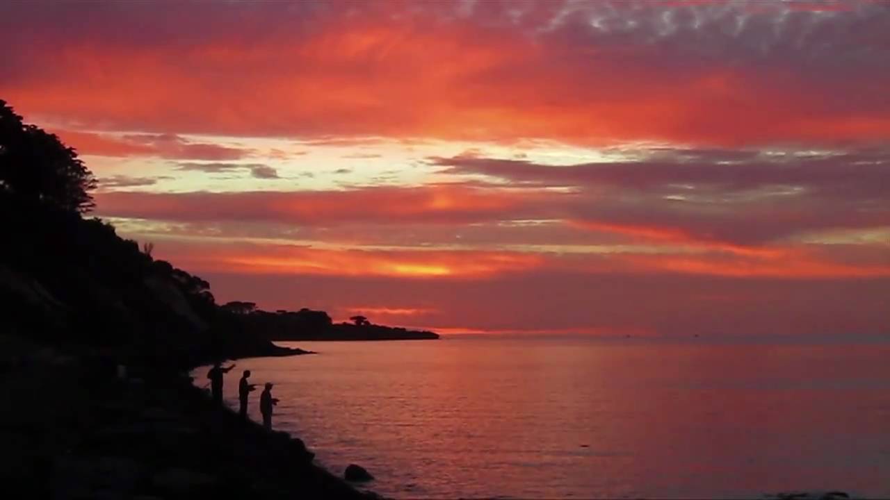 Half Moon Bay, Red Bluff Cliffs, and Frankston Beach awesome sunset HD ...