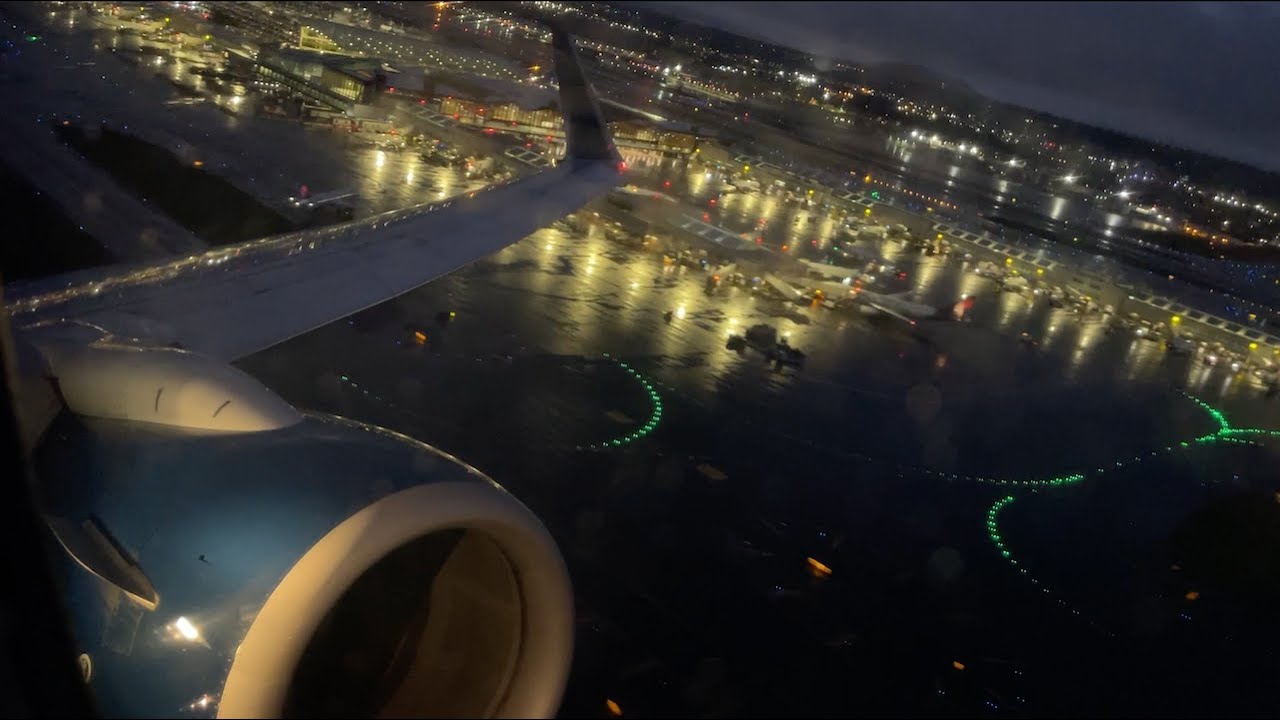 Delta Air Lines Boeing 737-800 (Split-Scimitar Winglets) Takeoff from ...