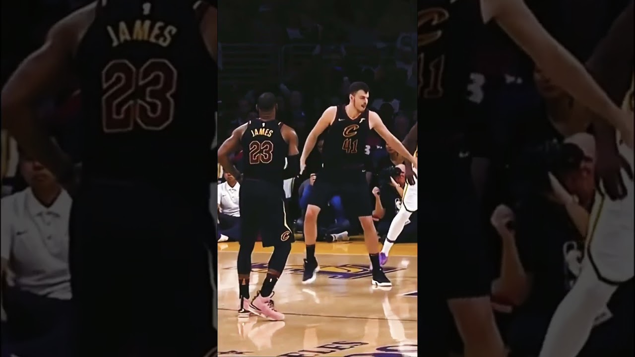 LeBron’s Fake Pass 😳 - YouTube
