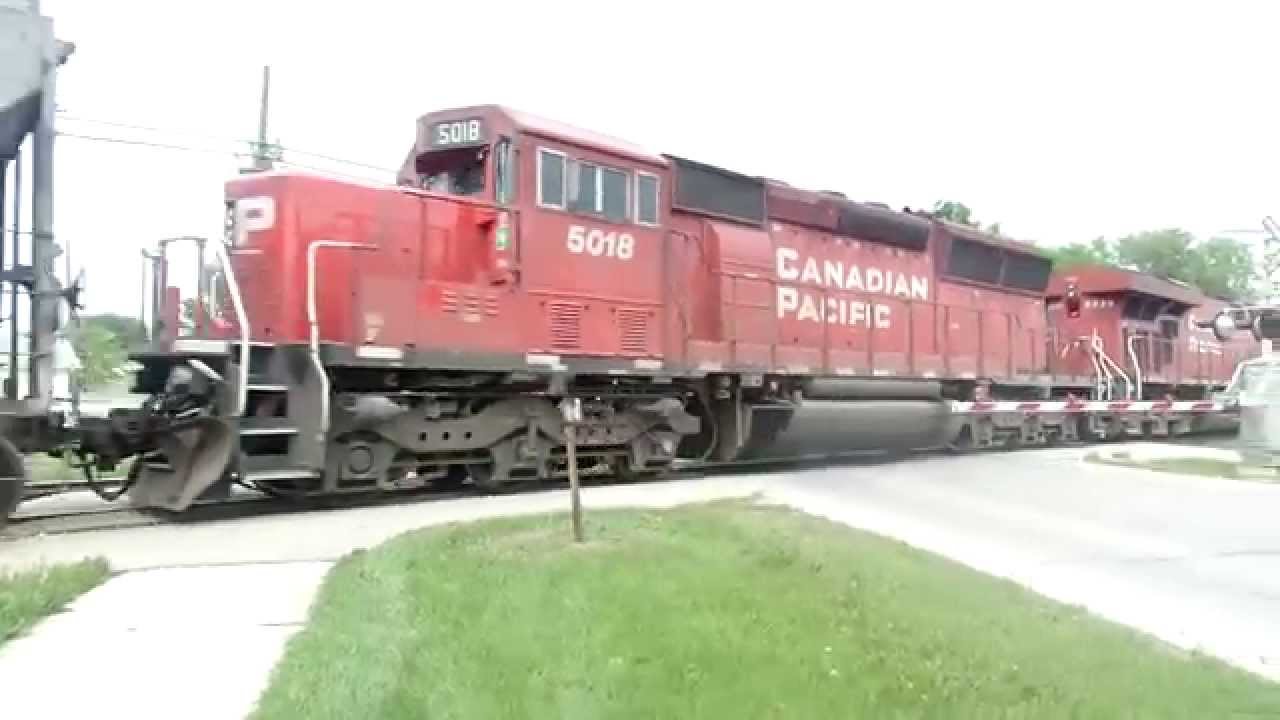SD30 ECO ! CP 8820 at Grey street in Winnipeg,MB - YouTube