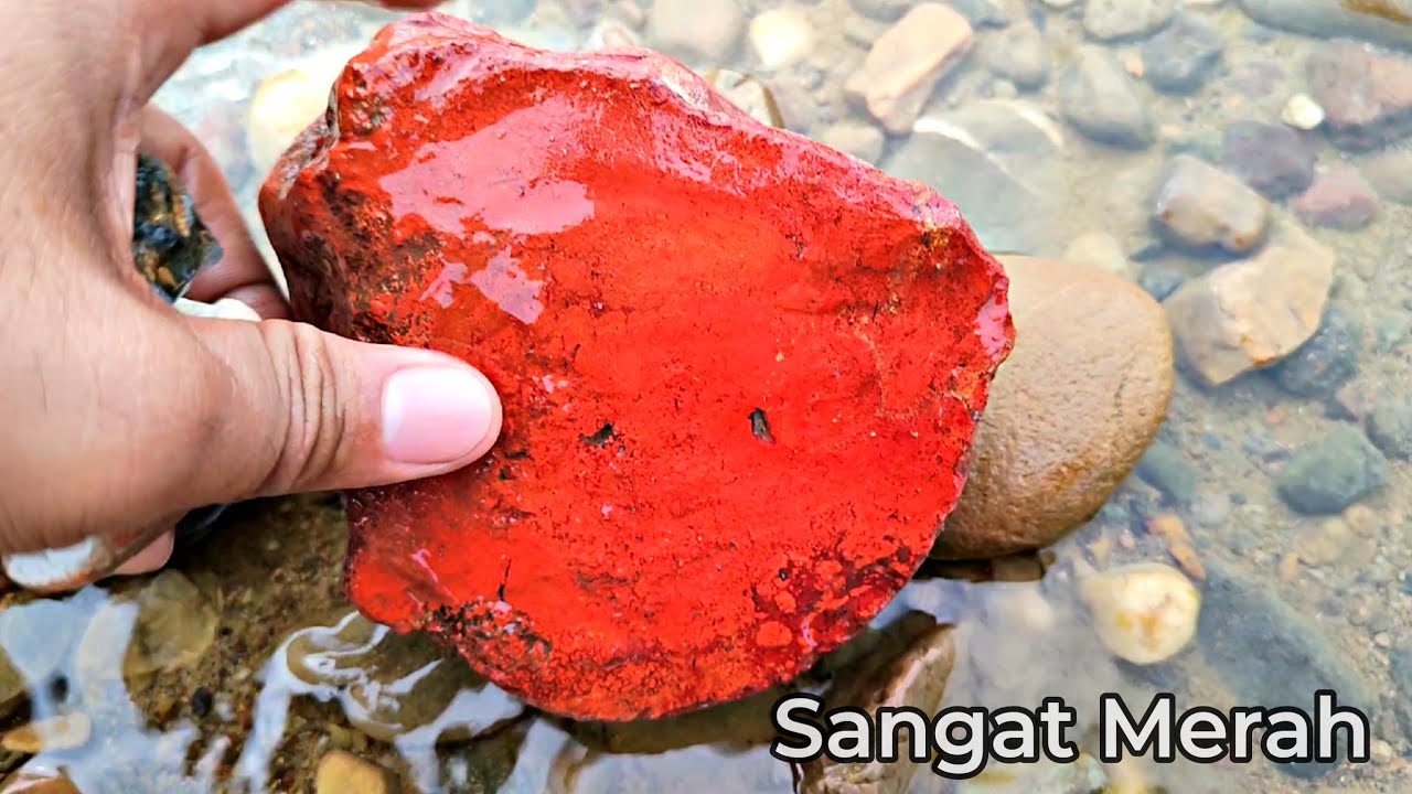 Sangat Merah warna yang Ganas di bebatuan, terus memburu batu super ...