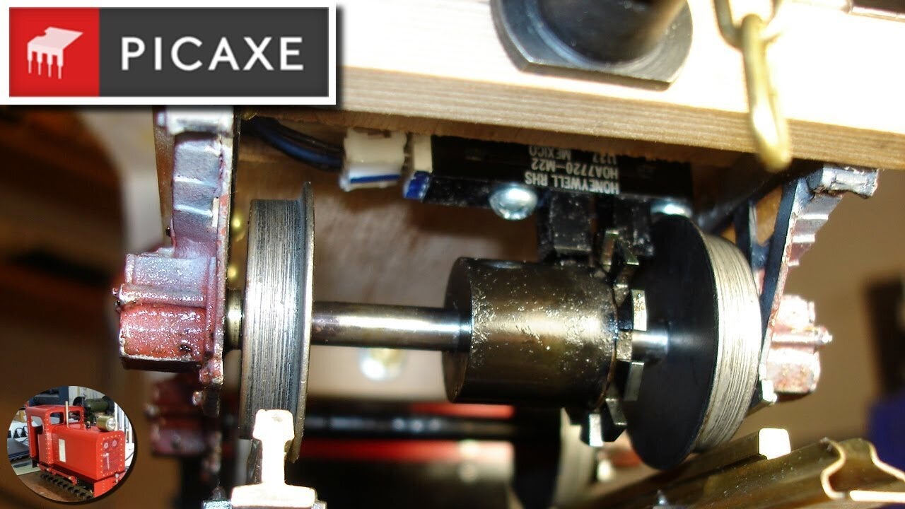 PICAXE speed controlled Live Steam locomotive trip around the garden ...