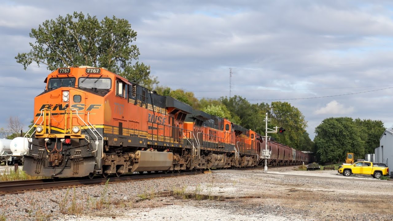 BNSF 7767 in Waverley, Illinois, 9/24/24. - YouTube