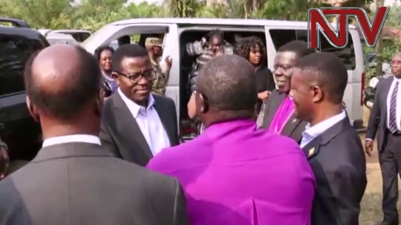 Katikiro Charles Peter Mayiga visits Archbishop Nkoyoyo's family - YouTube