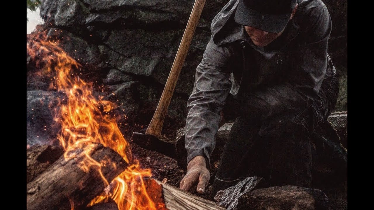 HOW WE SURVIVE THE COLD WEATHER OFF THE GRID // EFRT CABIN - YouTube