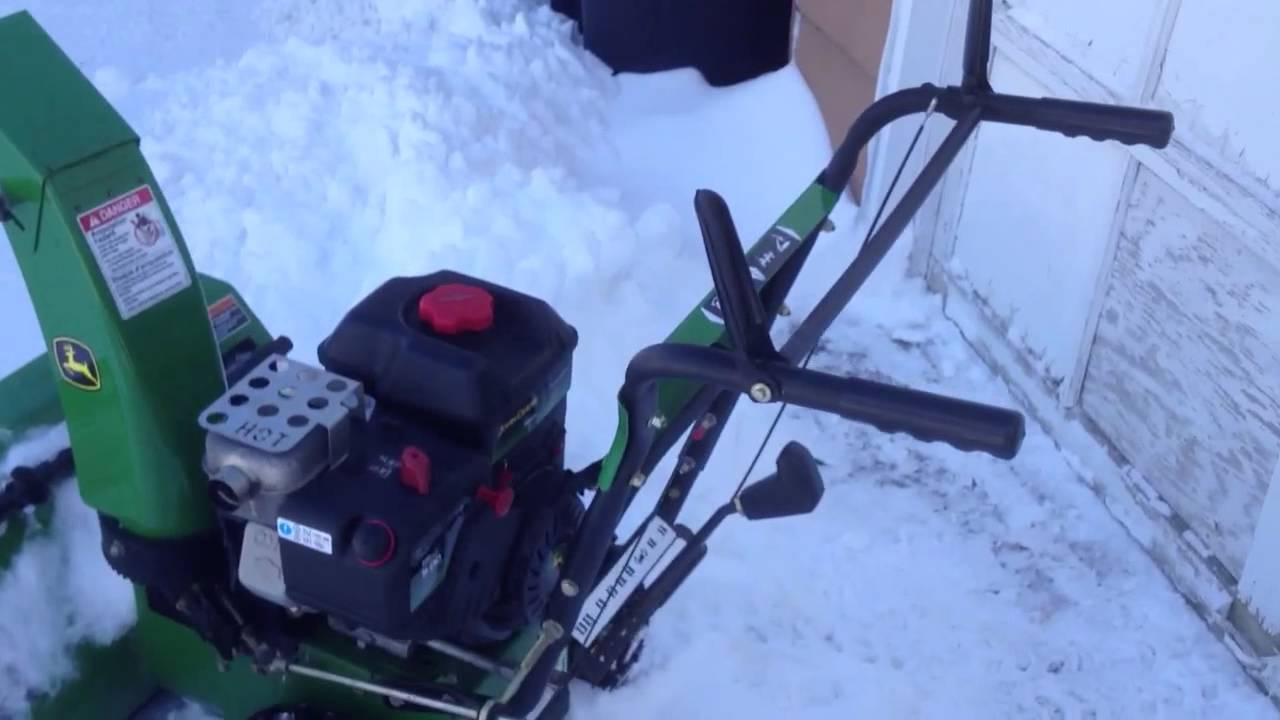 John Deere Snow Blower 726E: No Neutral, Stuck In Motion - YouTube