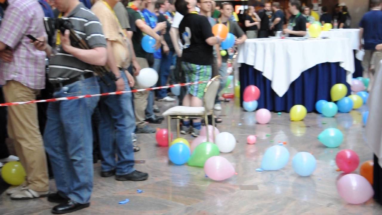 Eurofurence 19 - Balloons - YouTube