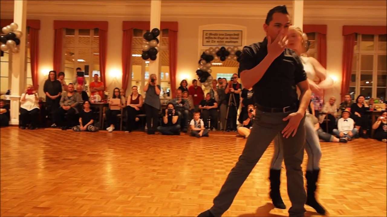 Linedance Show - Fiona & Roy beim NCWDC 2017 - YouTube