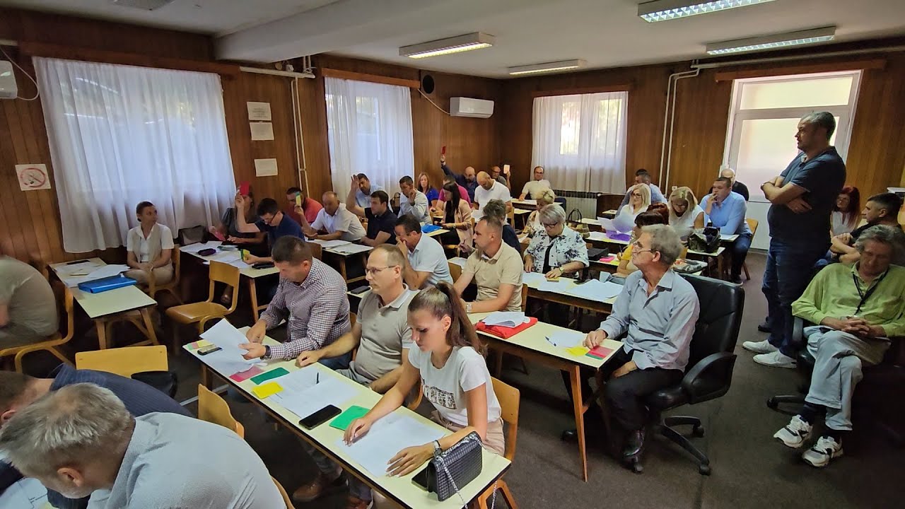 Sednica SO Ivanjica stigla samo do usvajanja dnevnog reda - YouTube