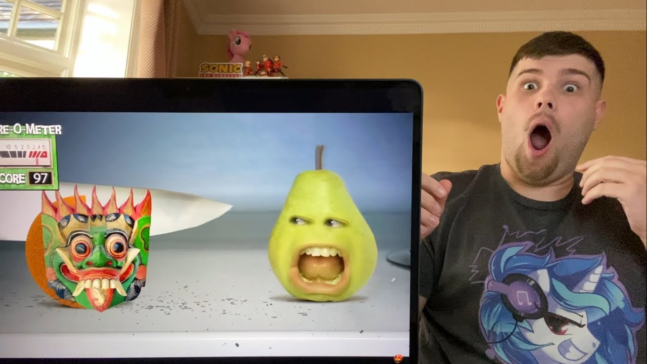 Incredi-Brony reacts: Annoying Orange - Scare Pear Challenge 1-4 - YouTube