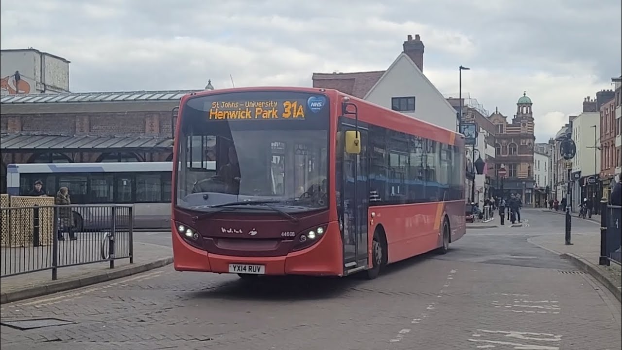 First Worcester Enviro 200 YX14RUV 44608 entering Crowngate Bus Station ...