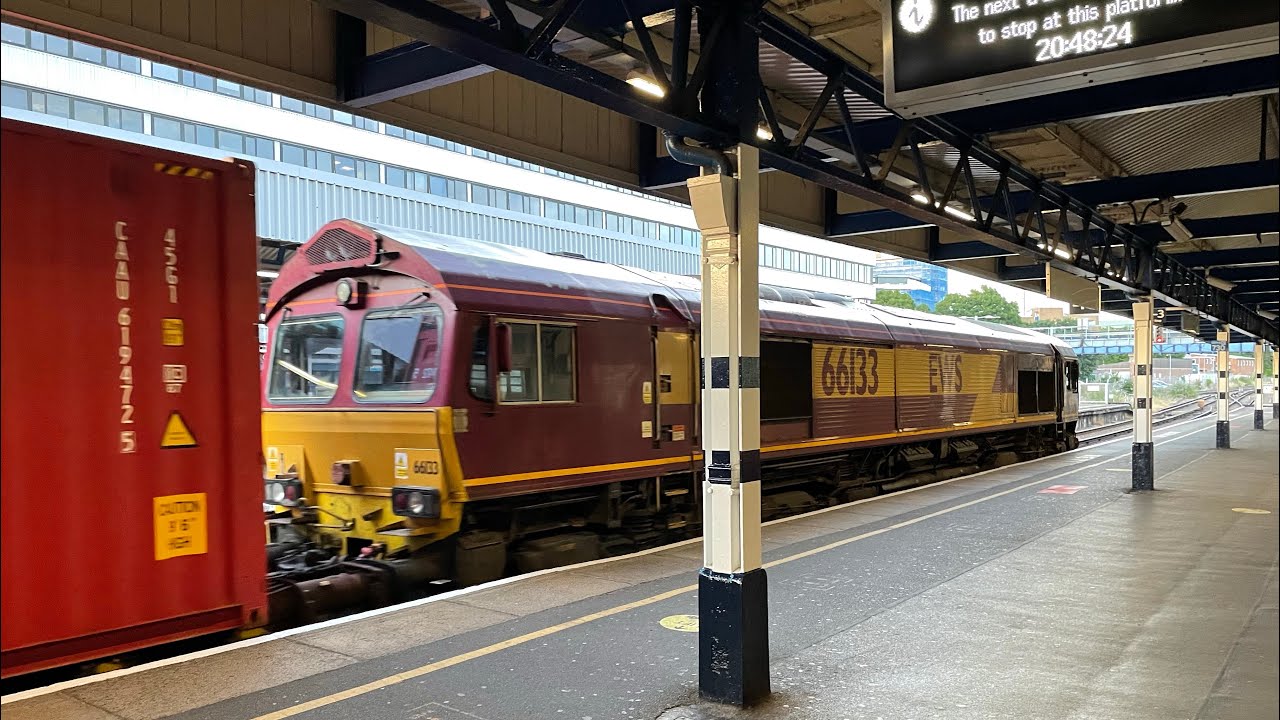 EWS Class 66 66133 Hauling it’s 1000+ Ton Train Through Southampton ...