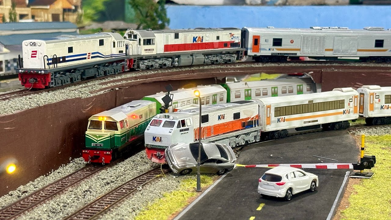 Drama Review Mainan kereta api CC201,CC203& BB306 berdinas Double ...