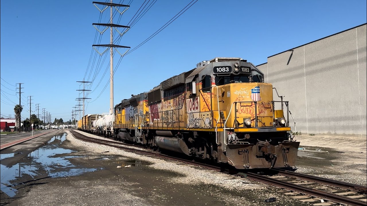 Destroyed Signal, Hy-Rail Truck, & the UP LOA32 | Santa Ana, CA - YouTube