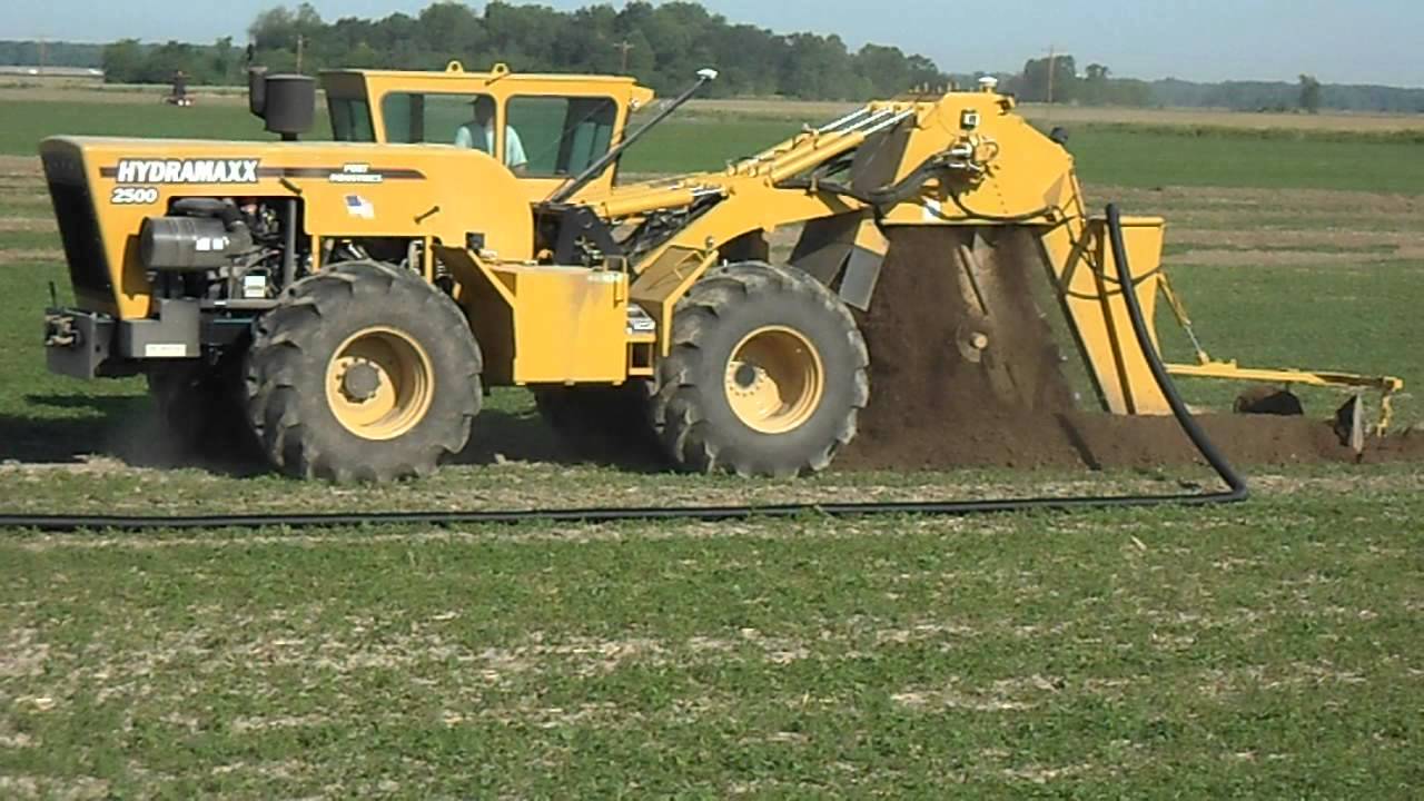 Hydramaxx 2500 Chain Trencher Digging with Trimble Auto-Steer System ...