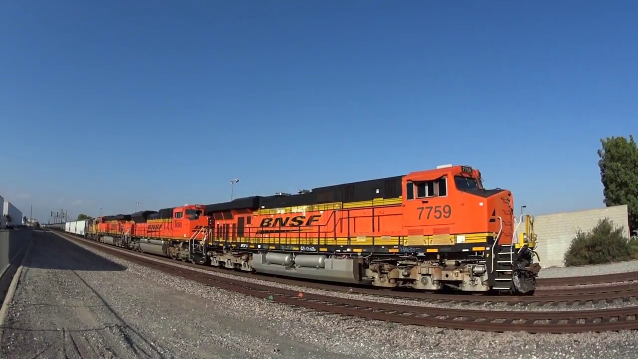 BNSF mixed freight with SD70Ace and Santa Fe GP60 - YouTube
