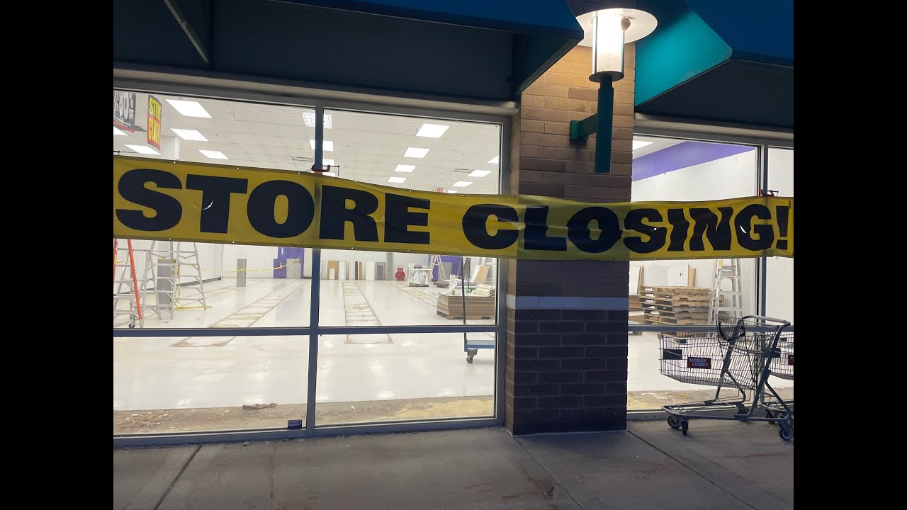 The Final Days of Party City - YouTube