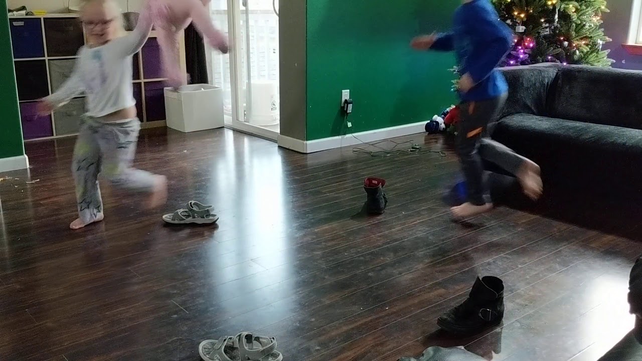 Kids galloping - YouTube