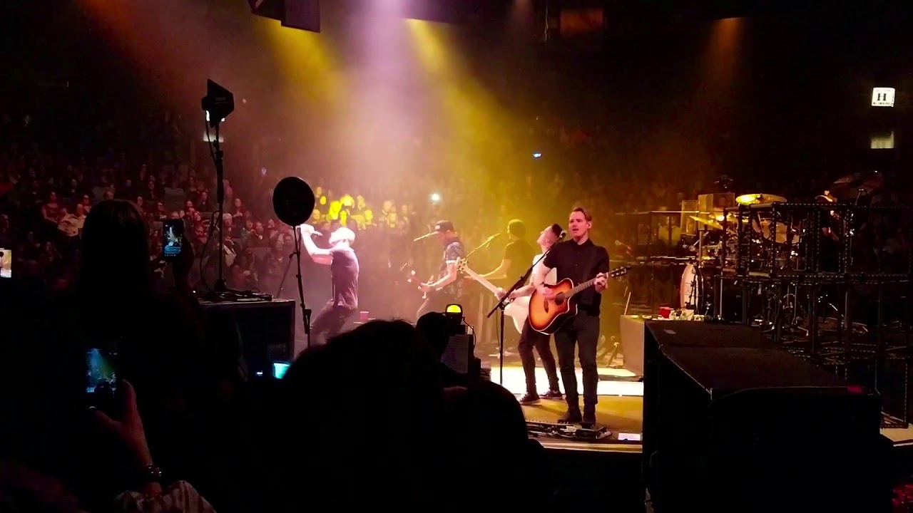 Daughtry Singing A Little U2 - YouTube