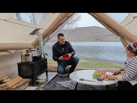 FRÜHJAHRSCAMPING MIT EINEM AUFBLASBAREN ZELT