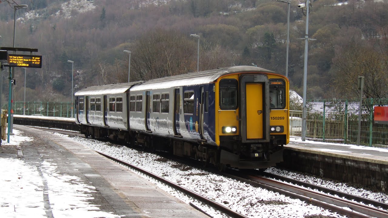 150269 in the snow heading for Treherbert at Trehafod - 11/12/2022 ...