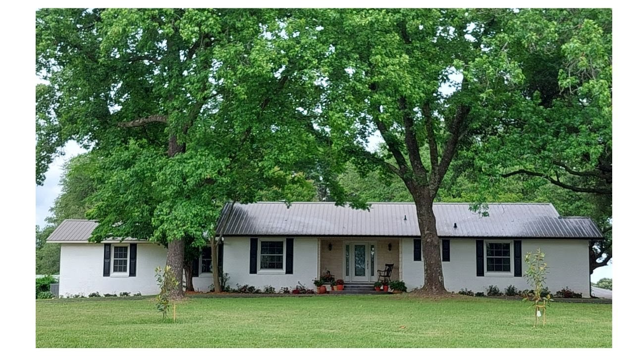 Round Barn Ranch House - Take a Tour - YouTube