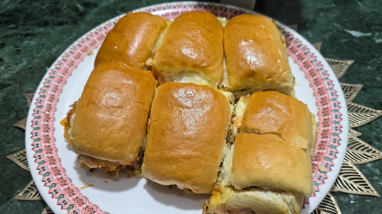 Chicken Cheese Pav Recipe Without OvenCrispy Cheesy Chicken Pav |Easy ...