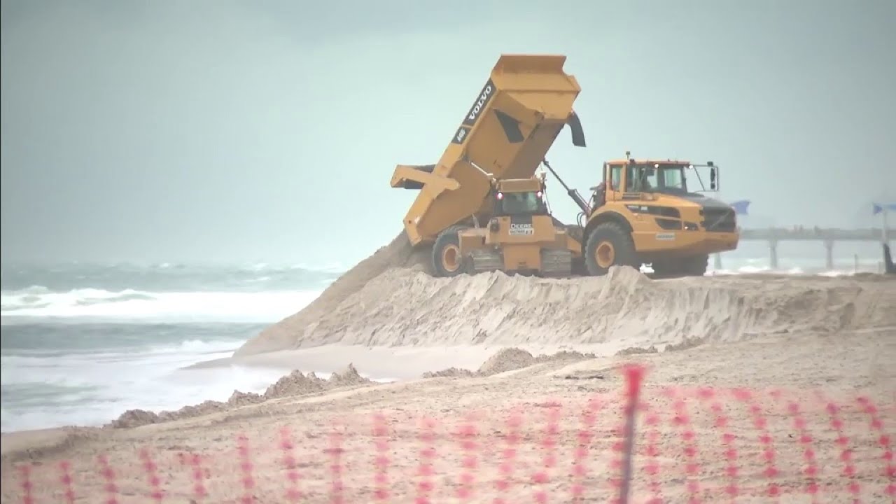 Beach closes during project to fight erosion in Pompano Beach - YouTube