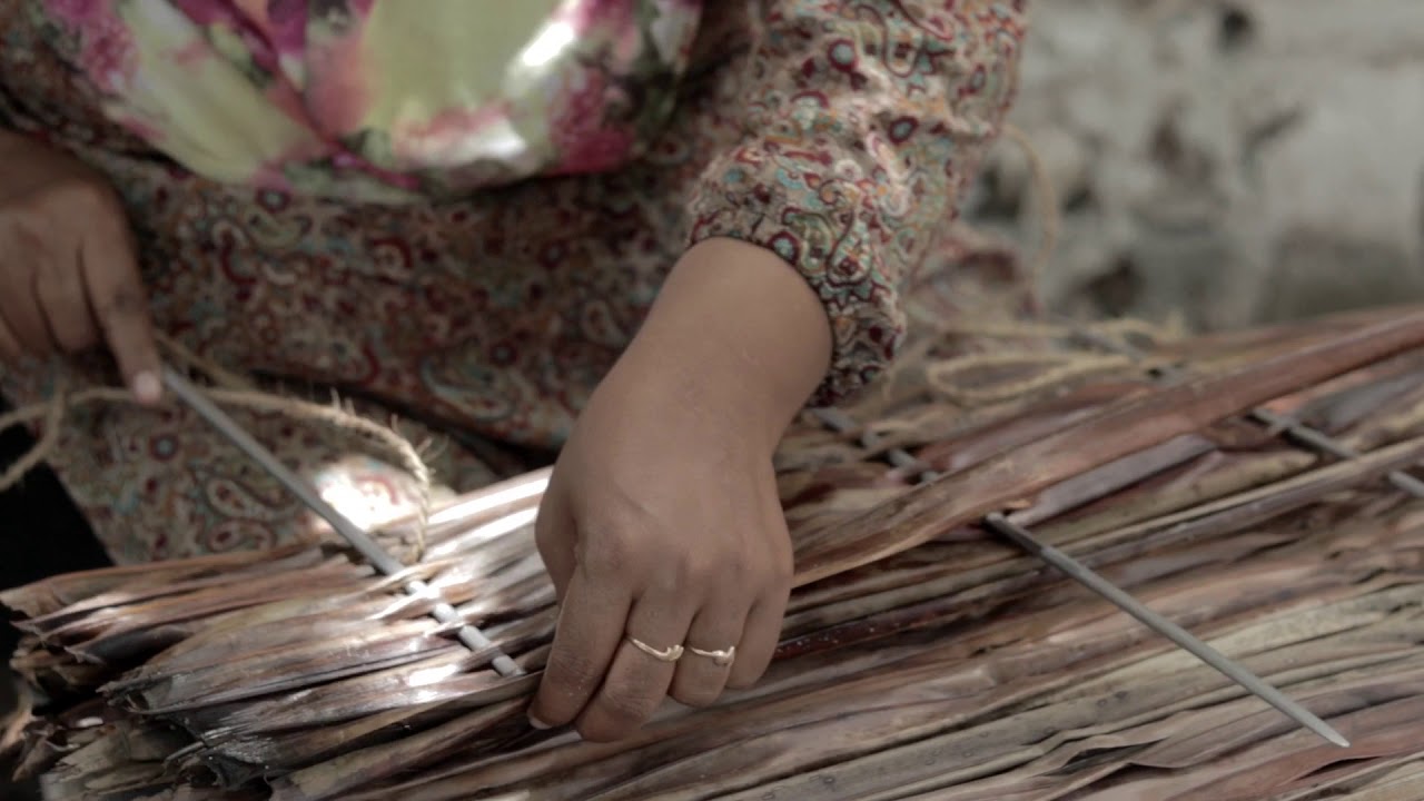 Maldivian Thatch weaving (Fangi Vinun) - YouTube