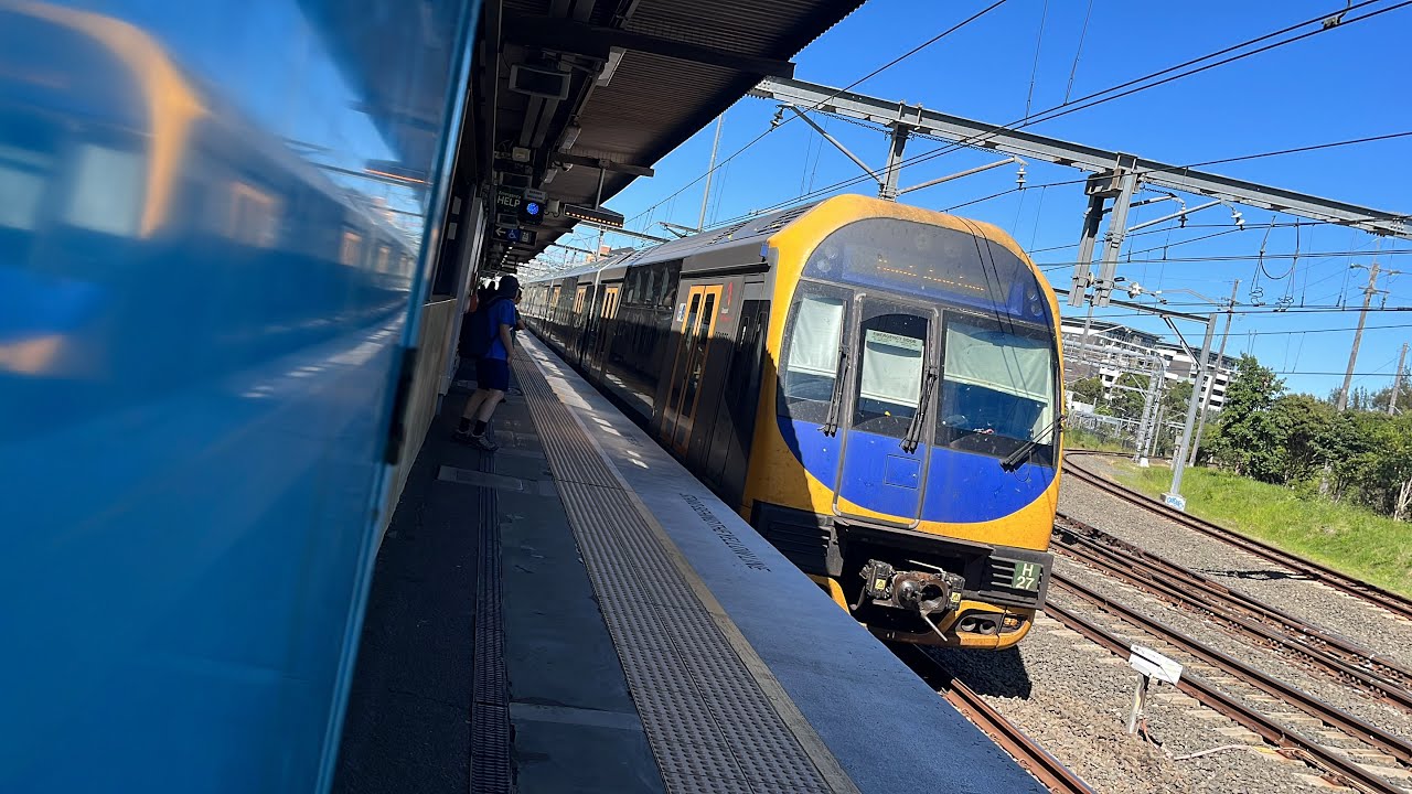 Sydney Trains: OScar H Set Arriving Into Wolli Creek - YouTube