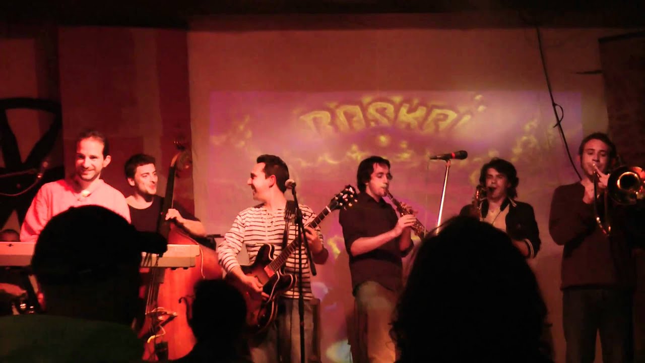 Concert Los Raskaï Portail à Roulettes Salses (Part 1) - YouTube