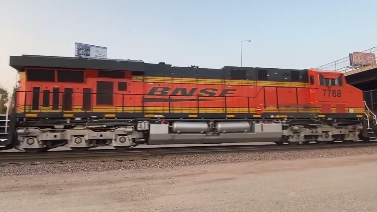 SonicFann's Railfanning #1: BNSF ET44AC and a BNSF SD70MAC patched unit - YouTube