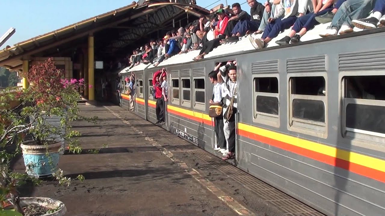 KRL JABOTABEK 中央線 "Hitachi" Gondangdia発車(1) - YouTube