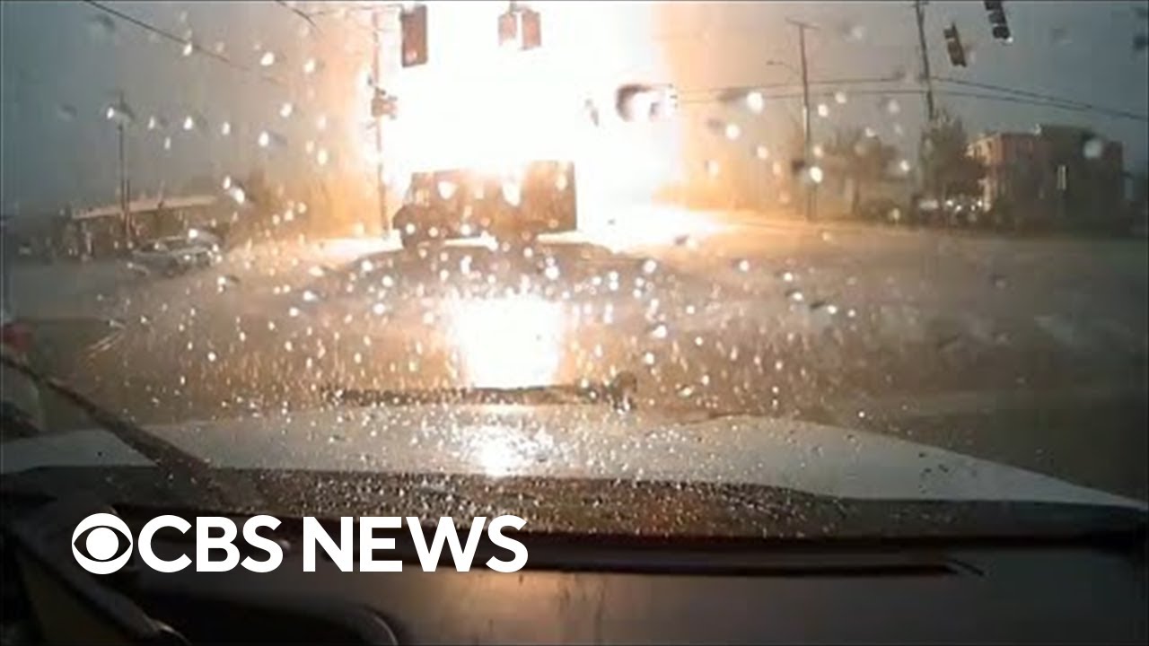Lightning strikes Mississippi power line - YouTube