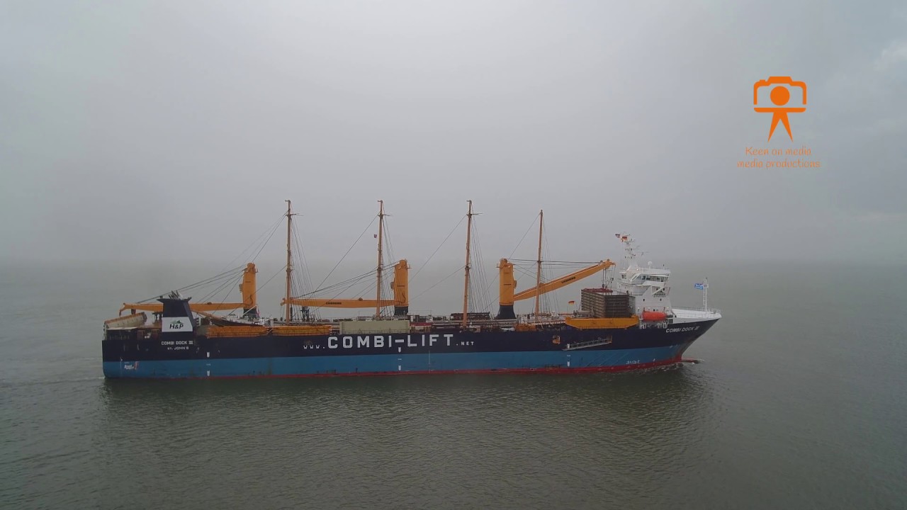 COMBI DOCK III Cuxhaven 30.07.17 carrying historic sailing vessel ...