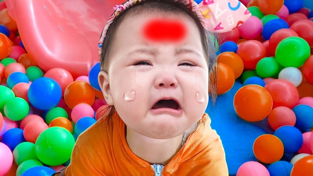CoCo Family pretend play with ball - Funny video nursery rhymes Songs ...