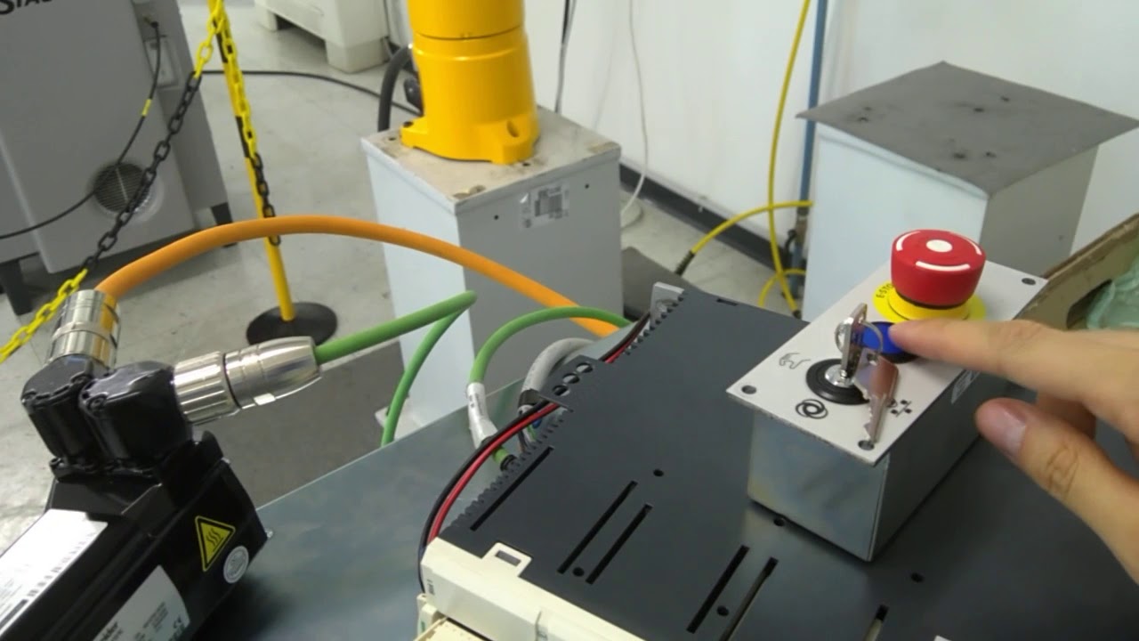 STAUBLI ROBOT TX2 CS9 External Axis - SCHNEIDER DRIVE Lexium WP ...