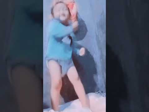 Gara2 goyang trs,Ampe pake sempak butut😜