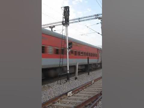Anand vihar - Rewa sf Express at full speed - YouTube