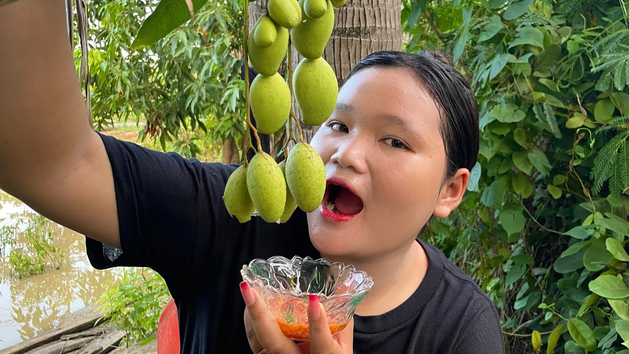 ASMR sour mango spicy | We're eat sour mango so yummy! - YouTube