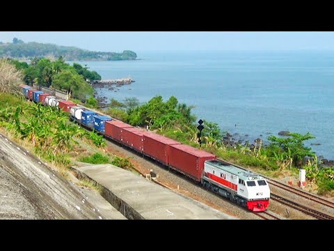 HUNTING KERETA API DI PINGGIR LAUT PANTURA STASIUN PLABUAN - YouTube
