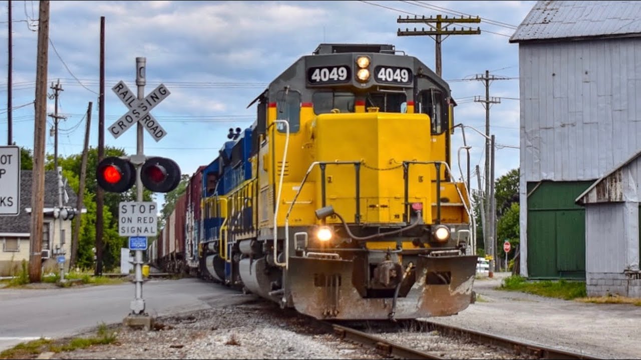 Morning freight trains at Milan, Michigan! - YouTube